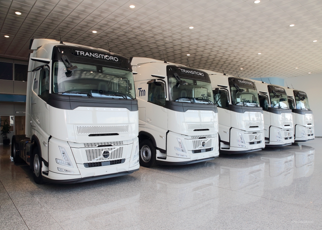 Transmoro incorpora 5 nuevos camiones Volvo FH Aero a su flota - Transmoro